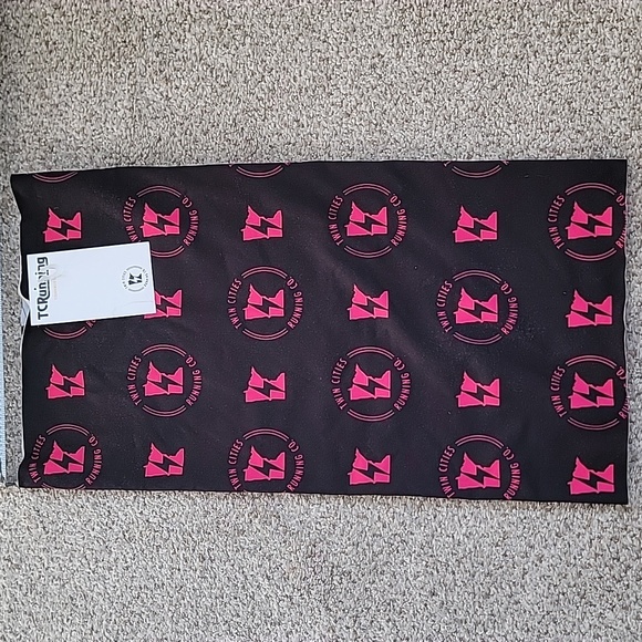 twin cities running | Accessories | Nwt Twin Cities Running Neck Wrap ...